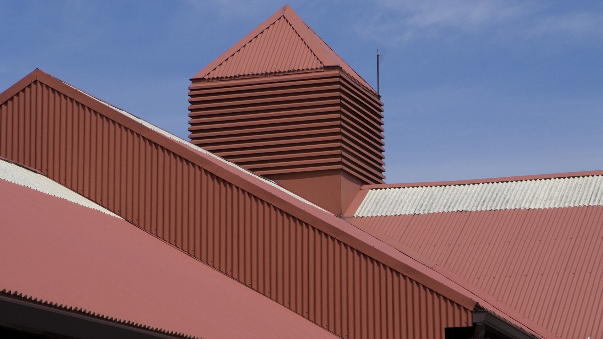 Three Injured In Tennessee School Roof Collapse