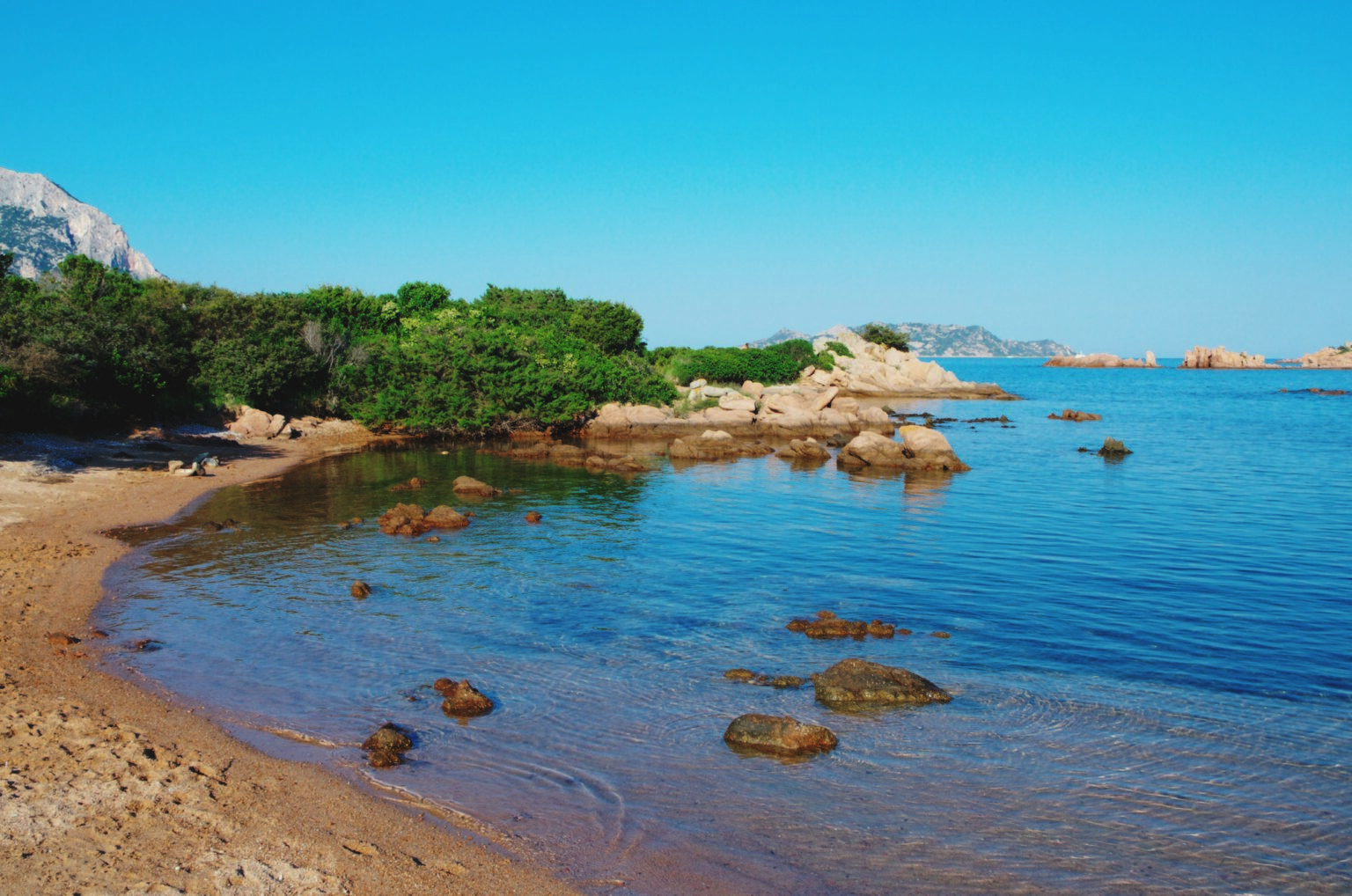 20 of the Most Unusual Lakes on the Planet (and What Makes Them Weird)