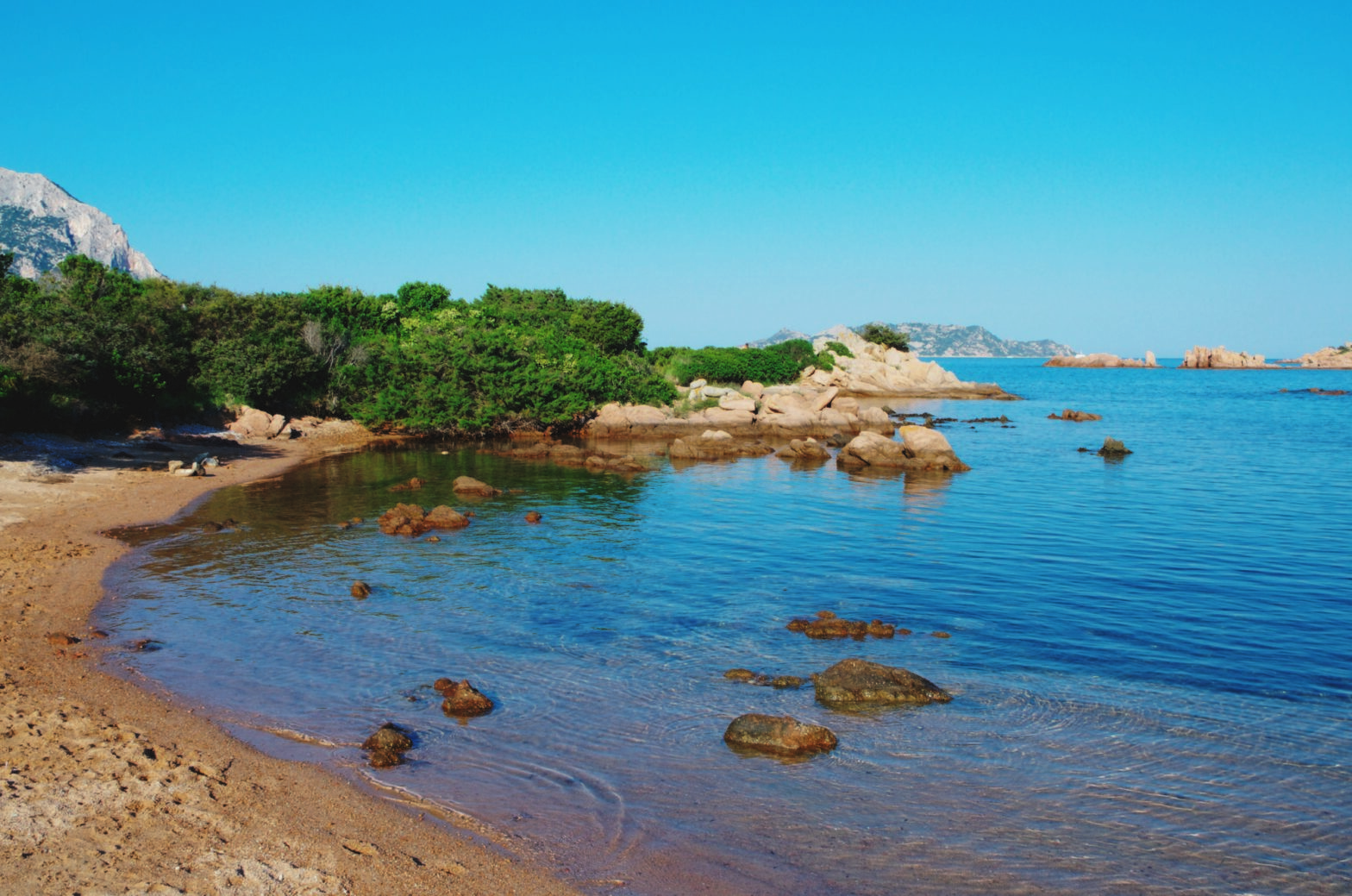 20 of the Most Unusual Lakes on the Planet (and What Makes Them Weird)
