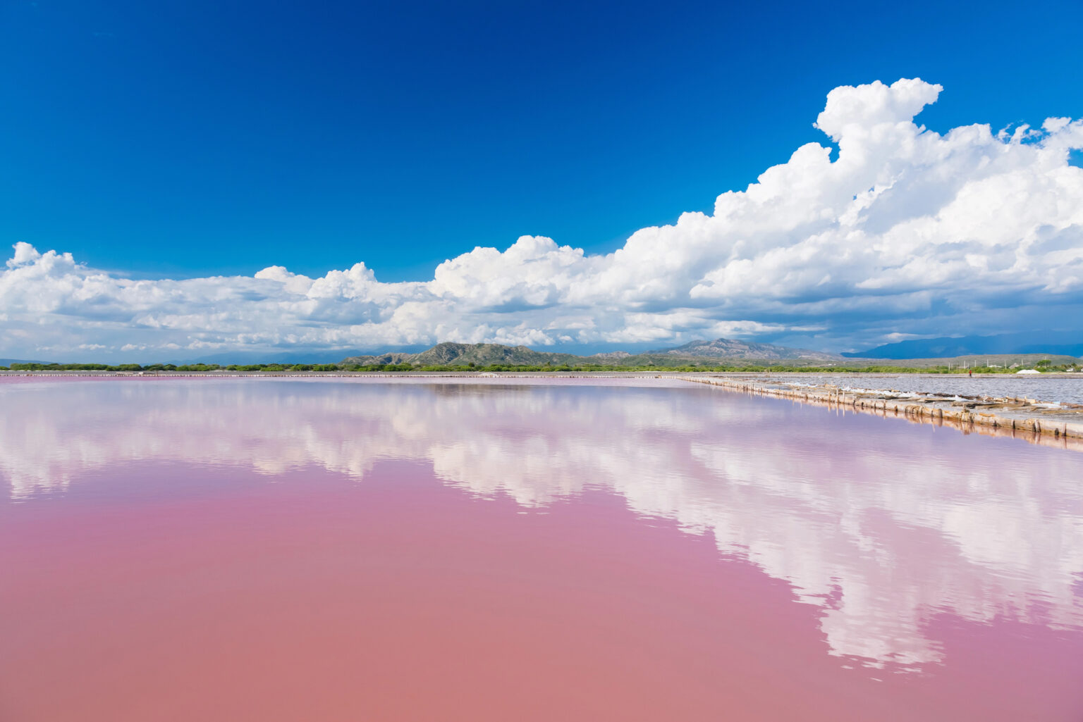 20 of the Most Unusual Lakes on the Planet (and What Makes Them Weird)