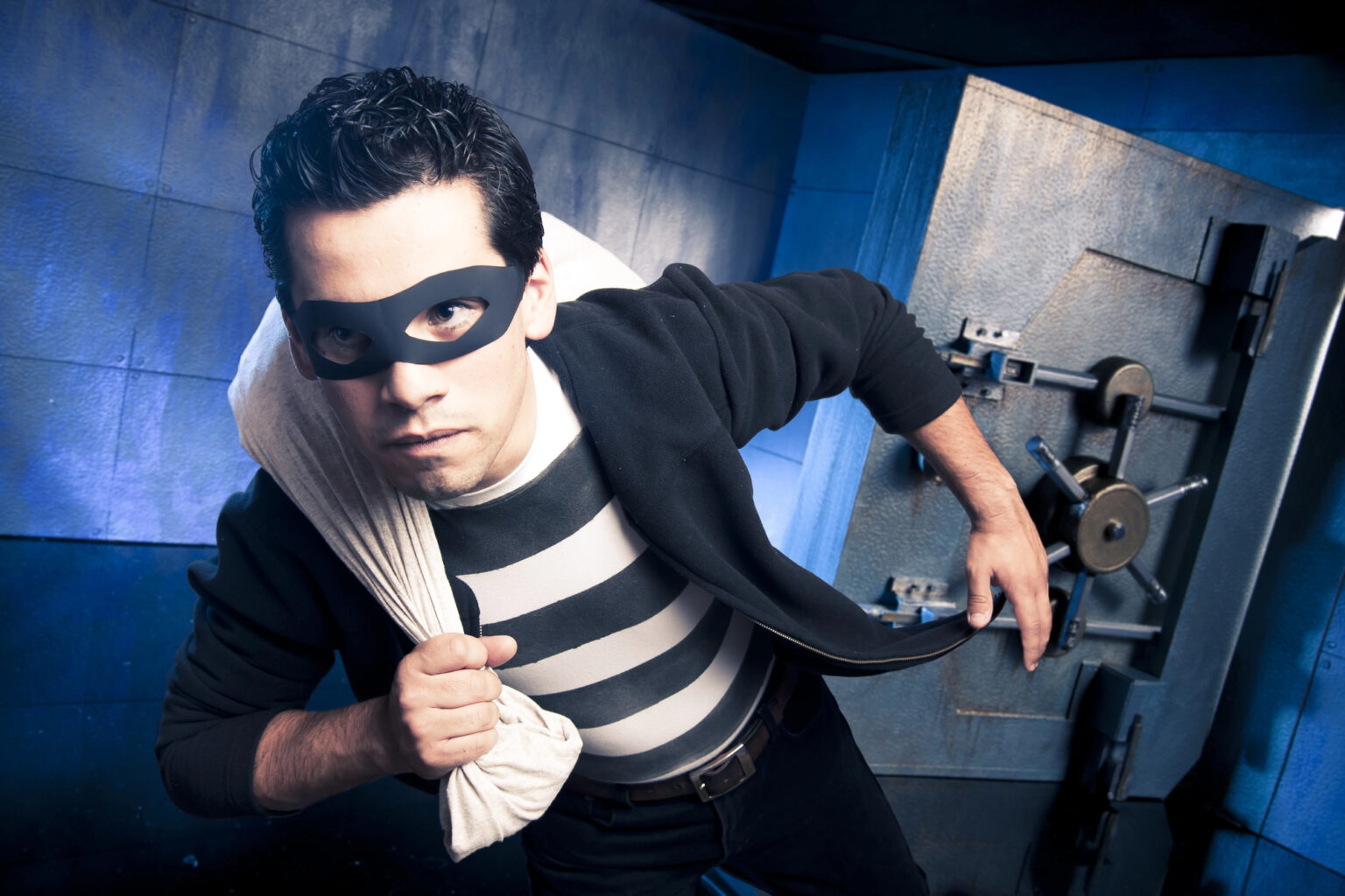 20 Ponzi Schemes That Defrauded Investors of Billions