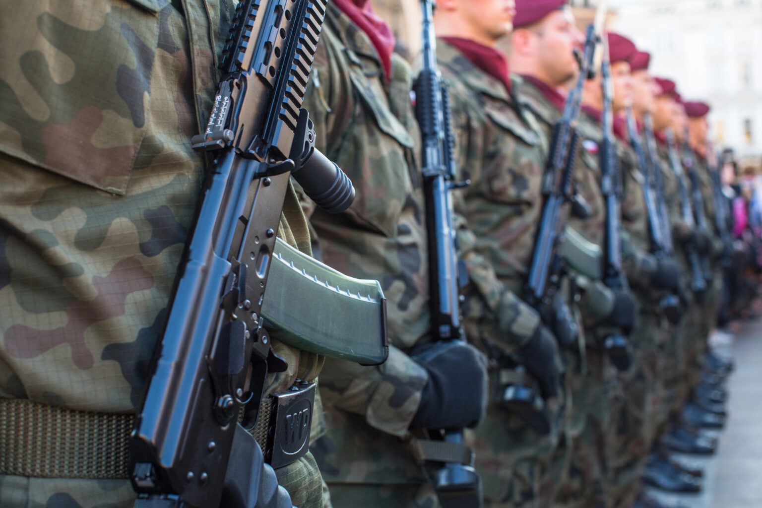 15 Unbelievable Moments When Outnumbered Forces Won Against All Odds