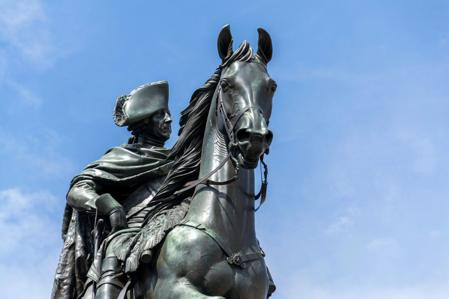 20 Famous Military Leaders and the Strategies That Made Them Legendary