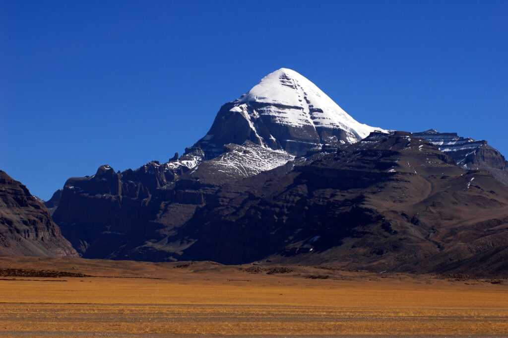 20 Mountains with Mystifying Geological Features