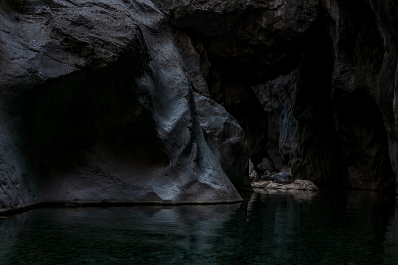 20 Mysterious Underground Caves That Reveal the Past