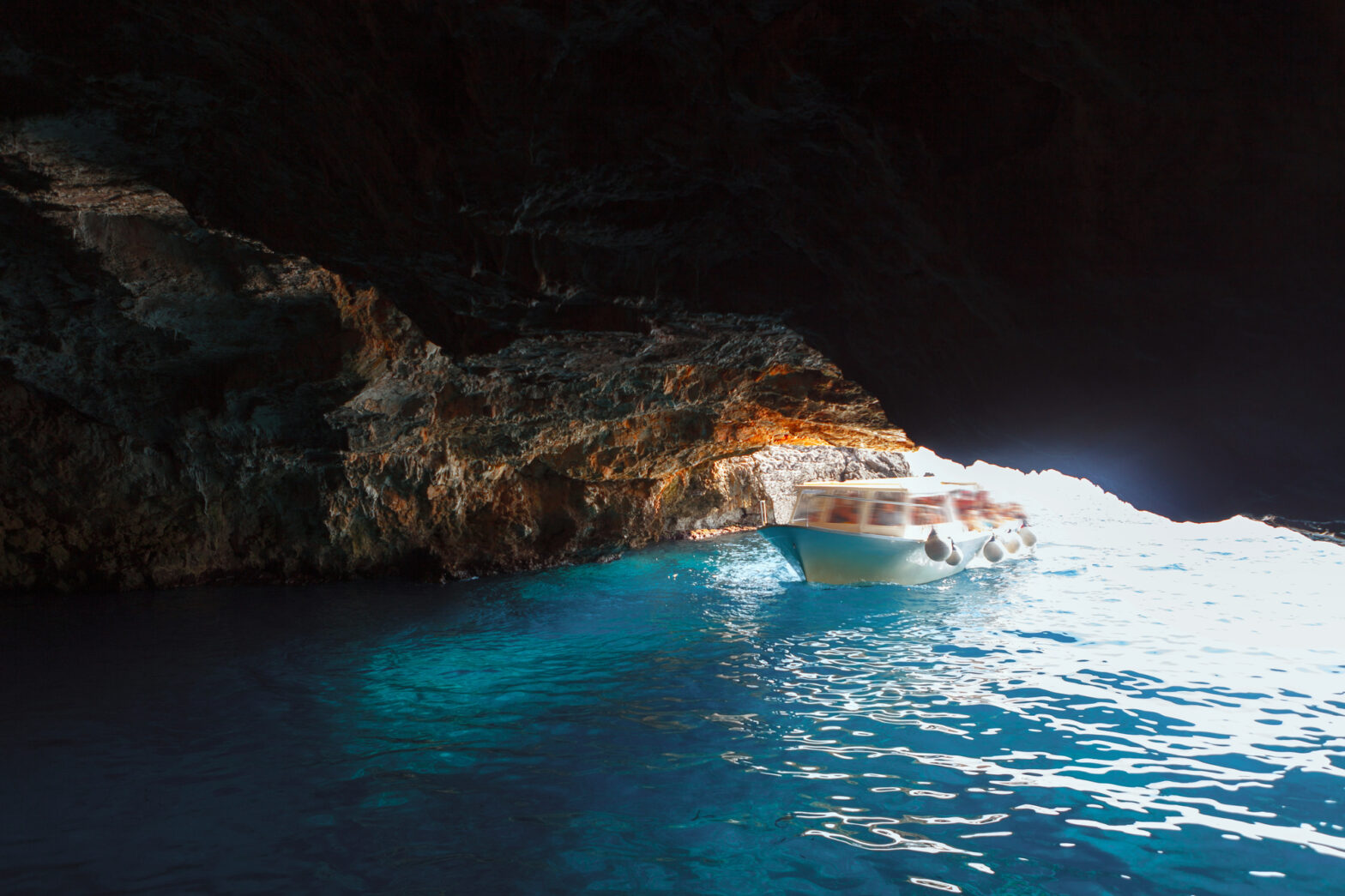 20 Mysterious Underground Caves That Reveal the Past
