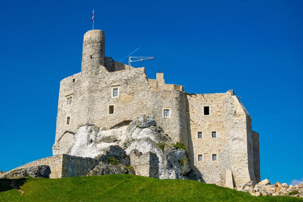 20 Hidden Castles and Fortresses That Are Still Emerging from History