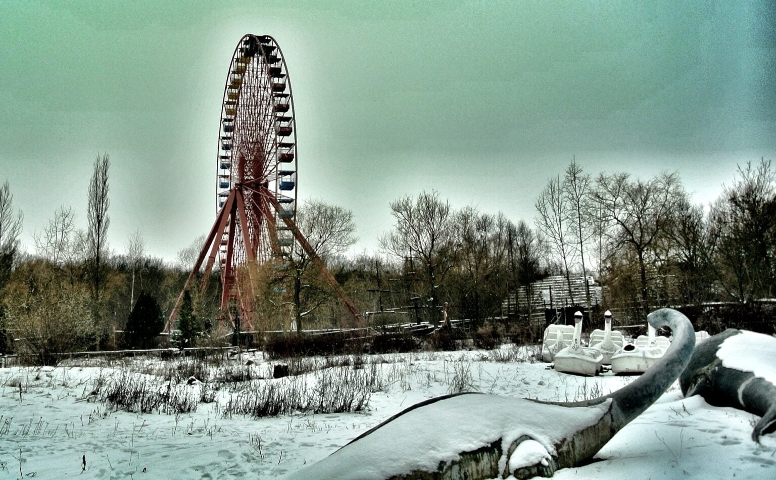 17 Abandoned Amusement Parks and the Stories Behind Them