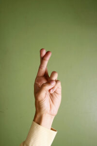 15 Gestures or Hand Signs That Mean Different Things Around the World