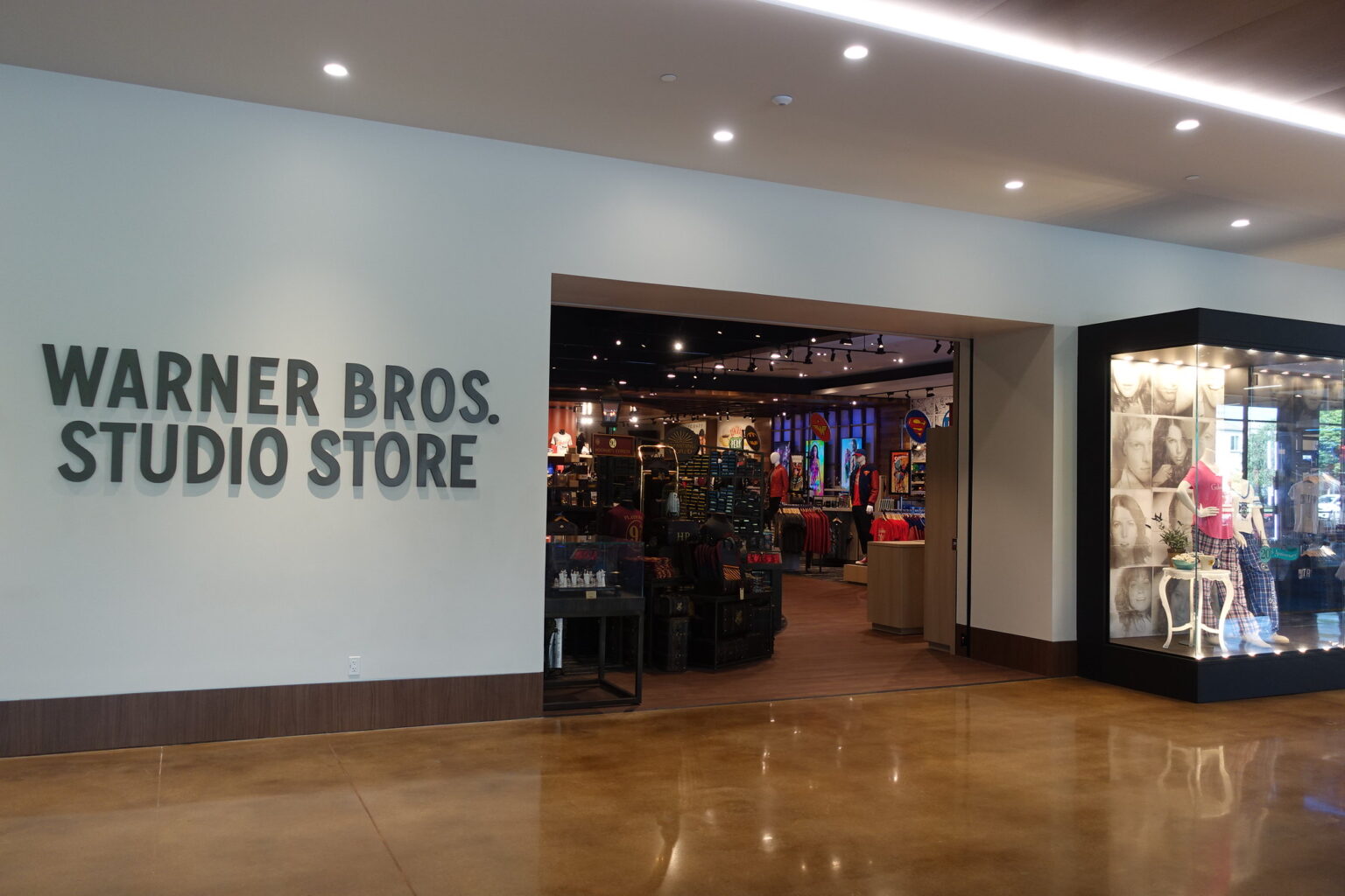 13 Store Chains That Closed in the 2000s