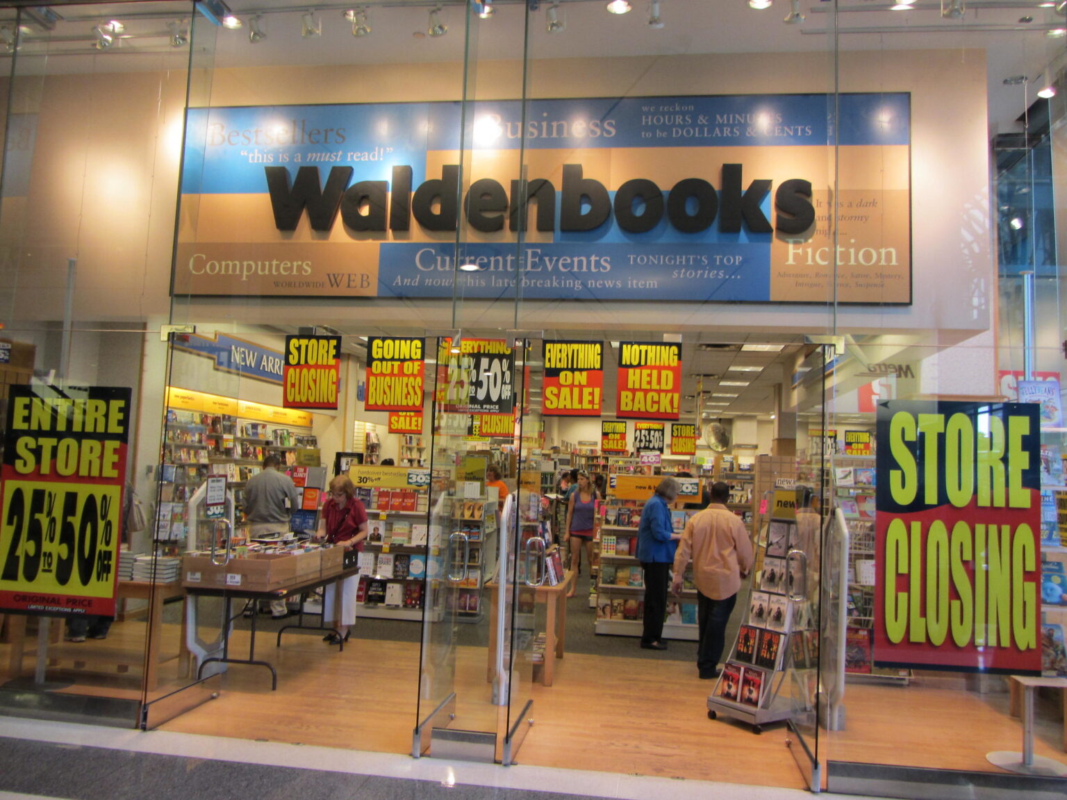 13 Store Chains That Closed in the 2000s