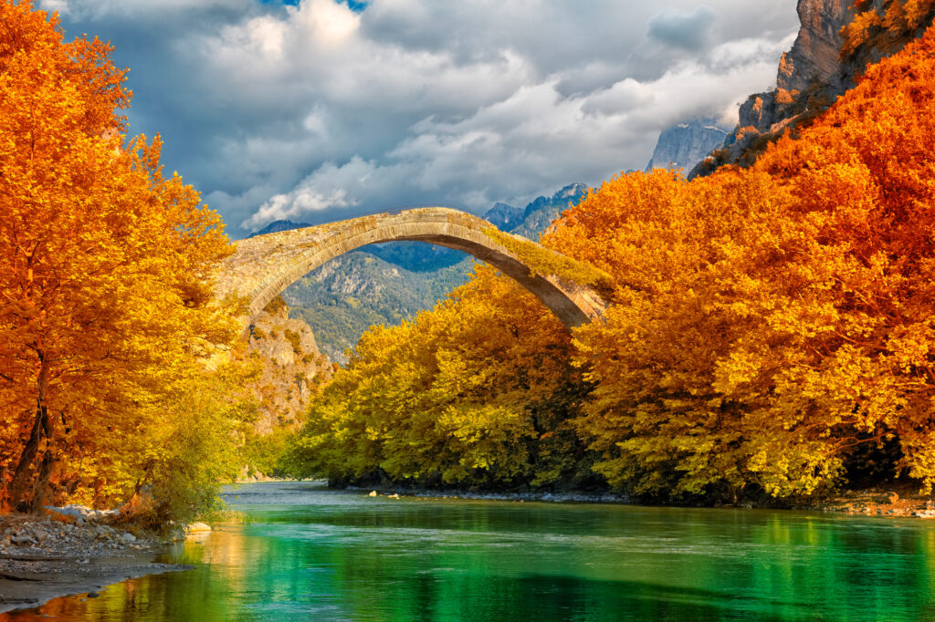 19 Natural Landmarks That Are Actually Smaller Than You Think