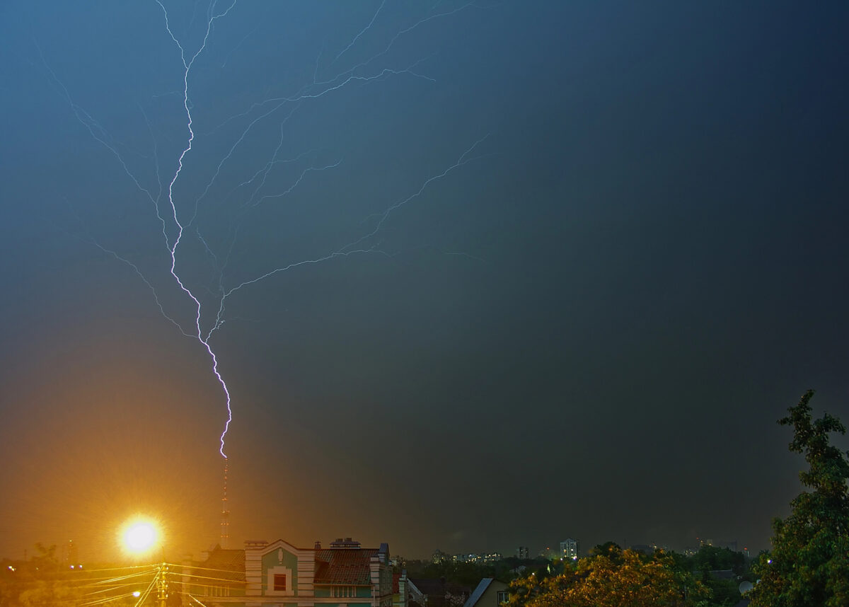 18 Gravity-Defying Phenomena in Nature You Can See