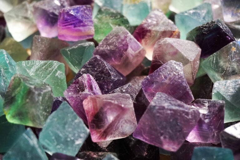 16 Minerals That Glow Under UV Light