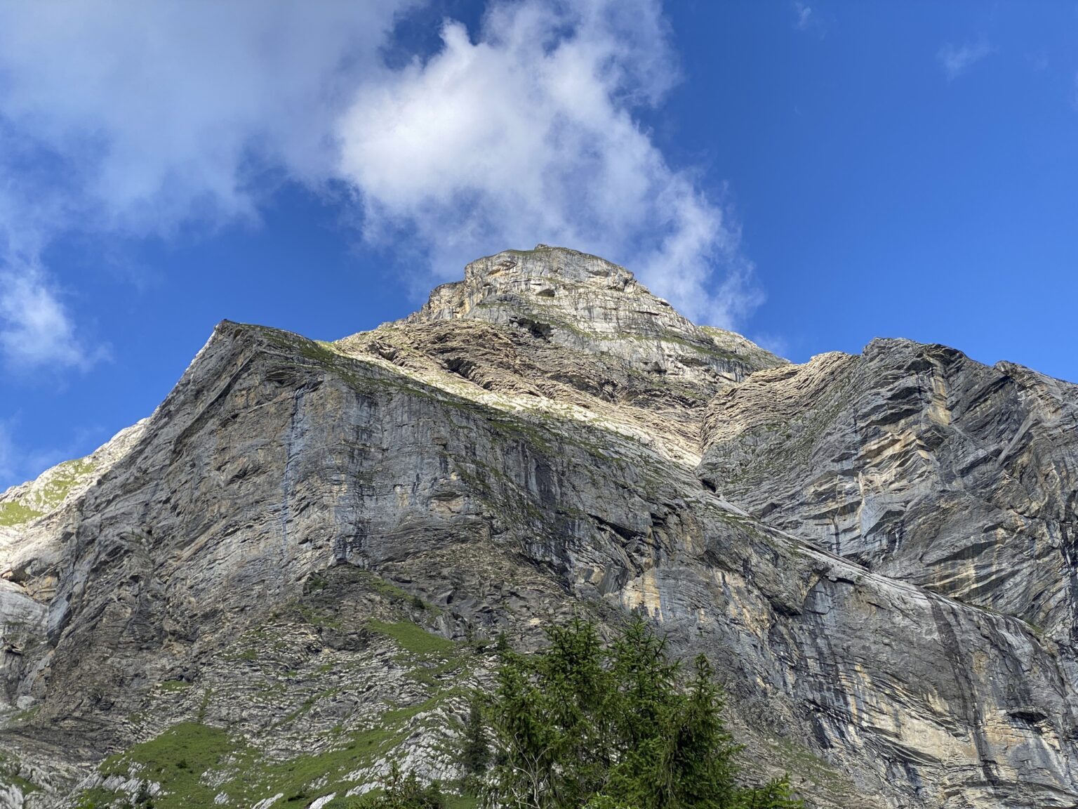 15 Cliff Formations That Revealed Earth's Secrets
