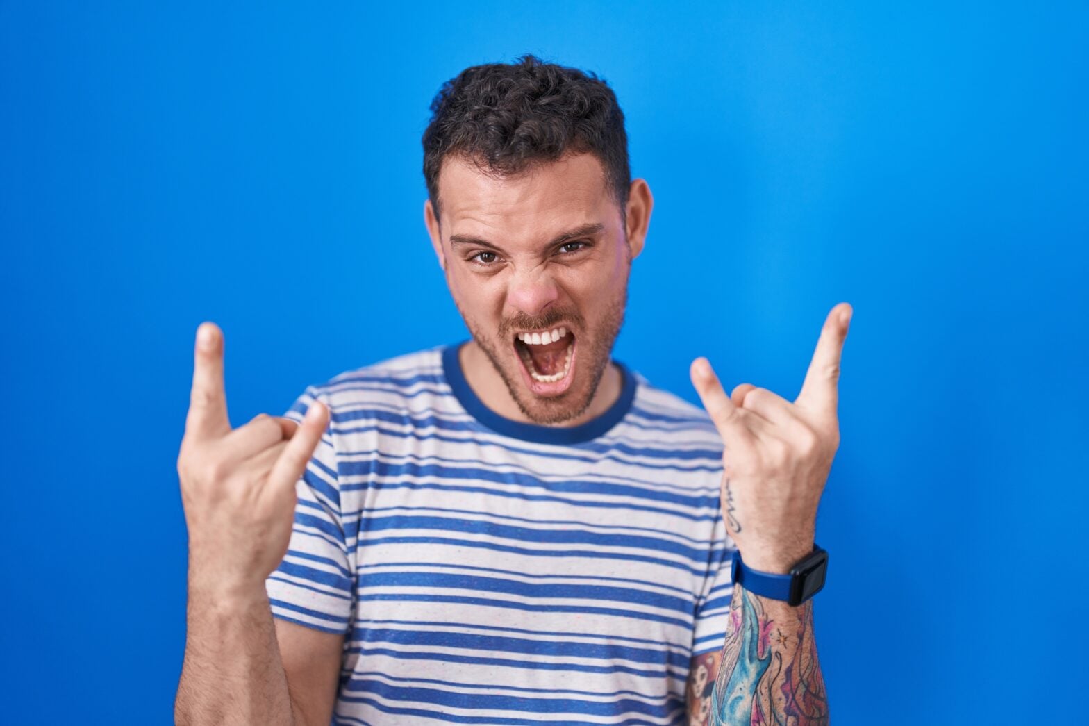 16 Cultural Gestures That Mean Different Things