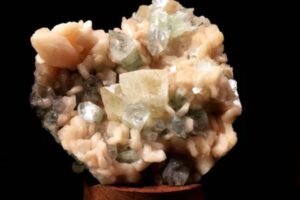 16 Minerals That Glow Under UV Light