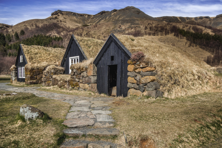 19 Housing Designs That Adapted to Extreme Climates