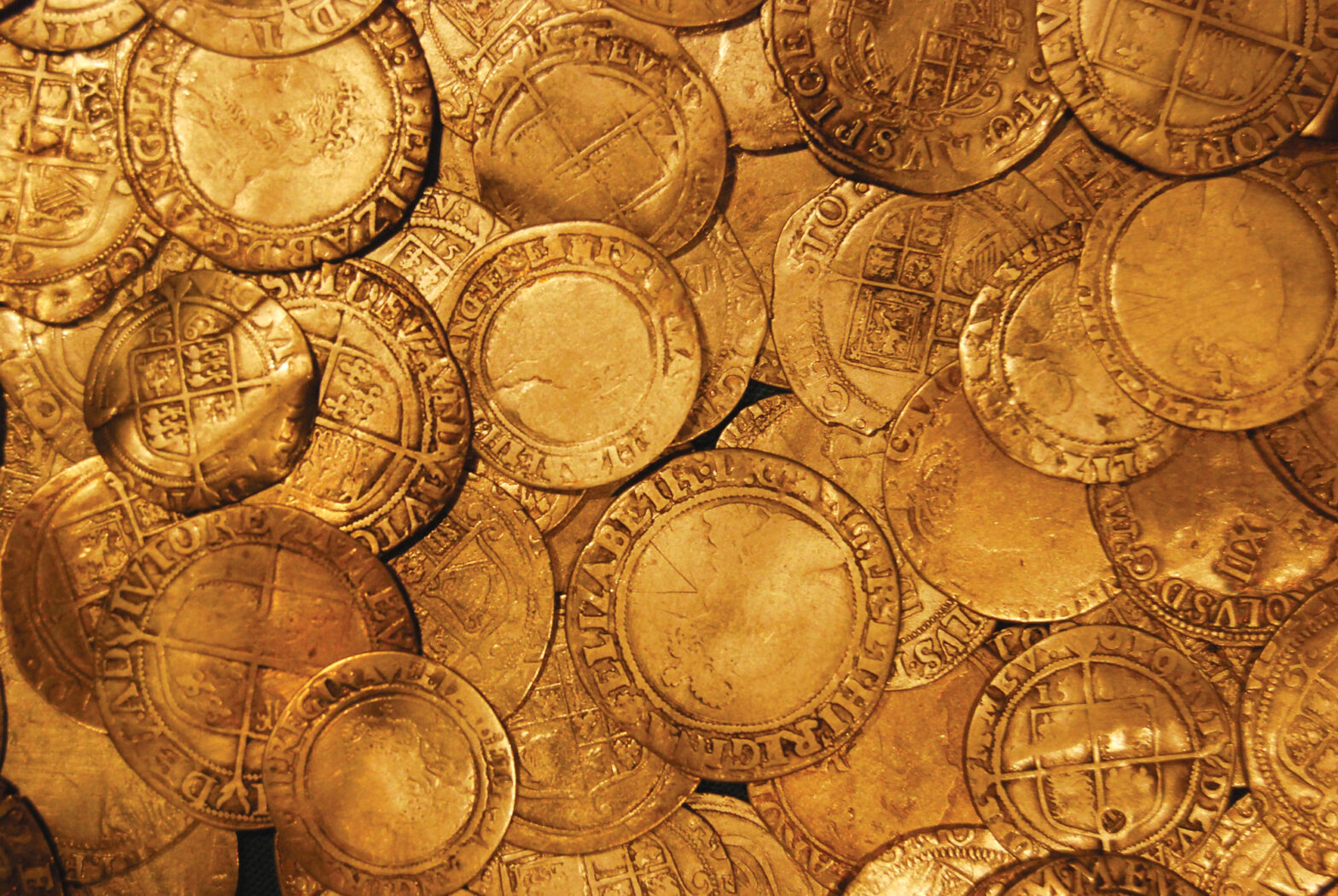 14 Real Treasure Hunters Who Actually Found Gold and Riches