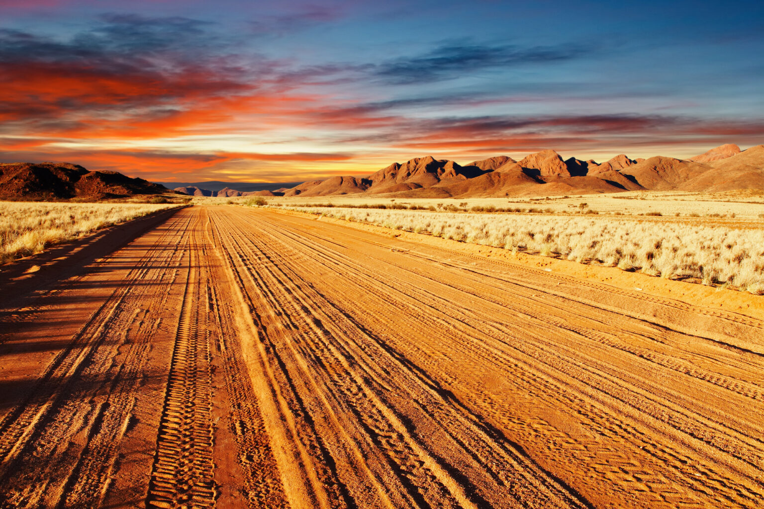 16 Deserts With Underground Water Systems
