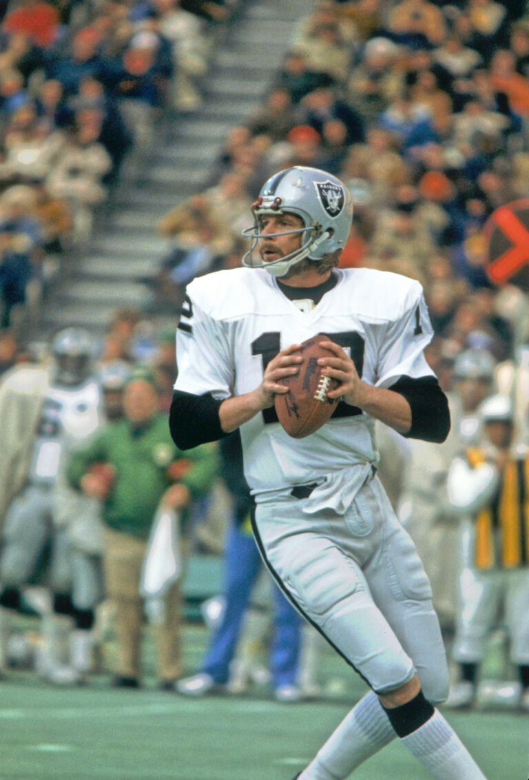 16 Monday Night Football Games That Made History