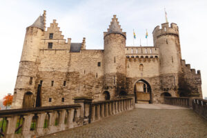 15 Castle Design Features That Gave Defenders the Upper Hand