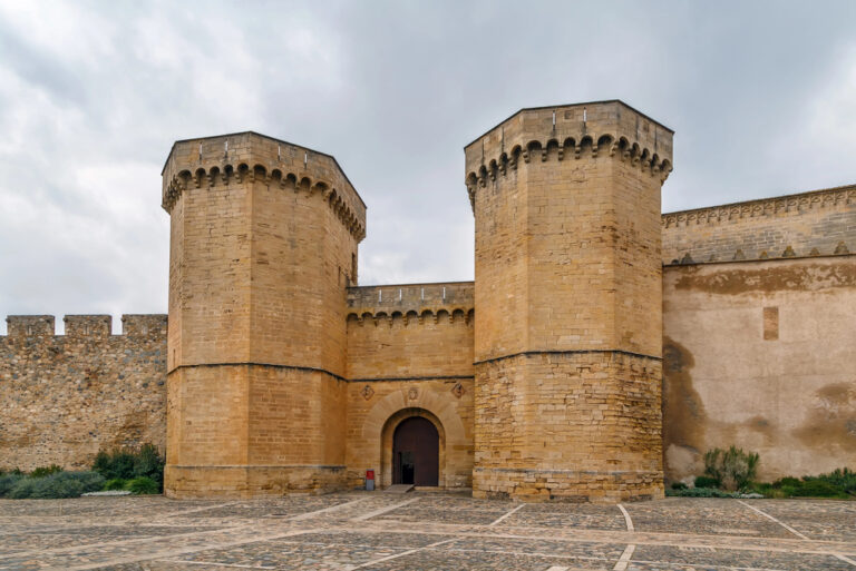 15 Castle Design Features That Gave Defenders the Upper Hand