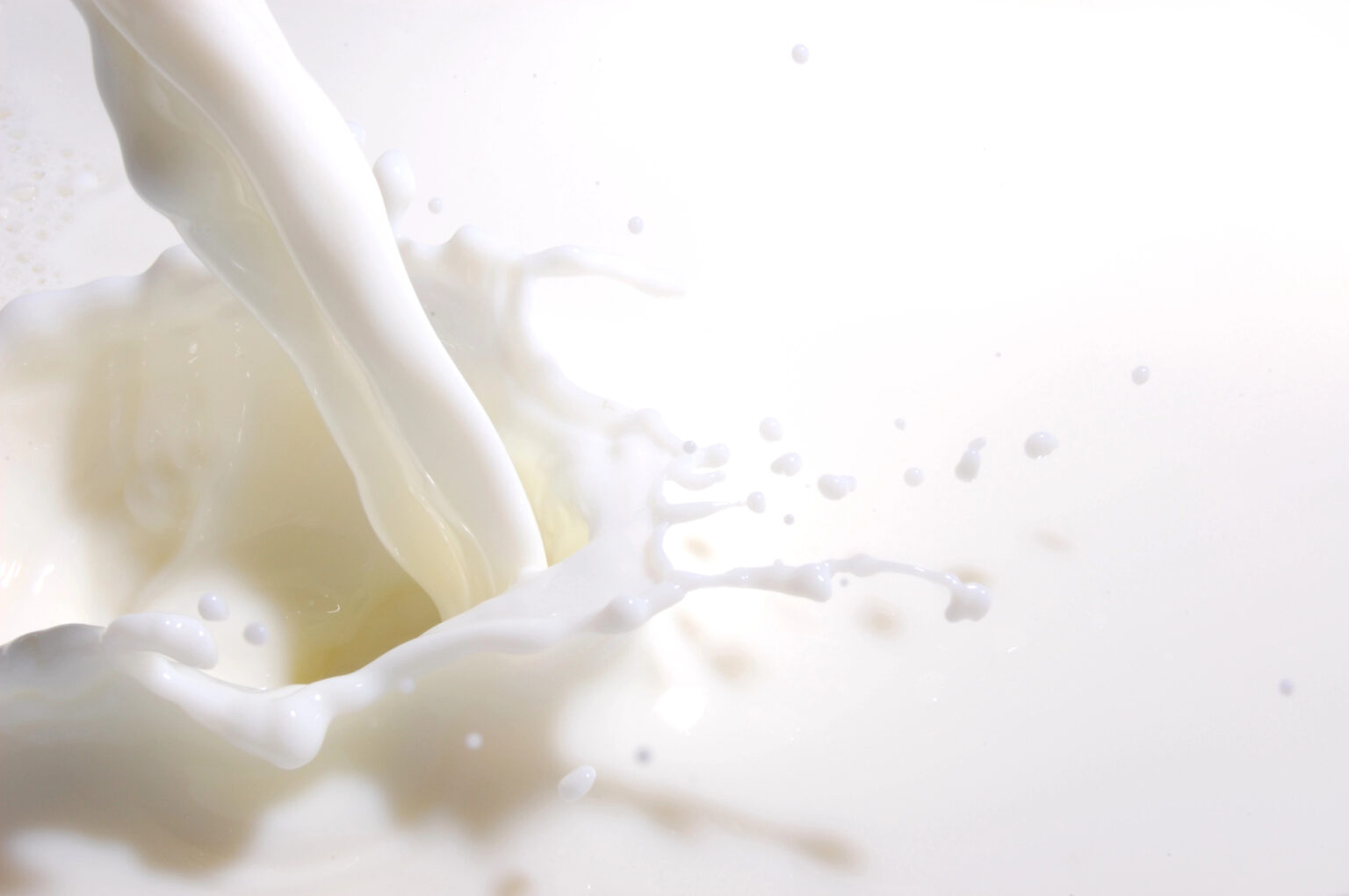 14 Foods That Glow Under Ultraviolet Light