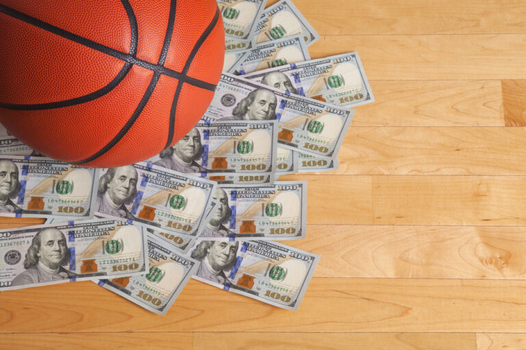 15 NBA Players Who Went Completely Broke