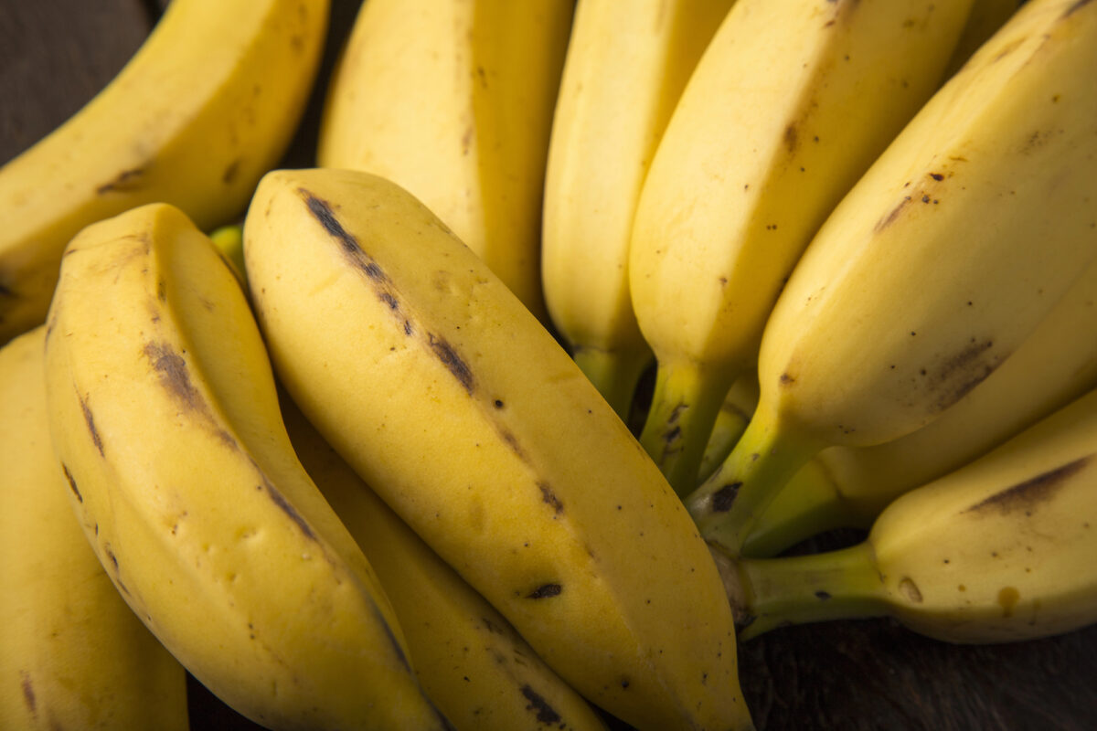 14 Foods That Glow Under Ultraviolet Light