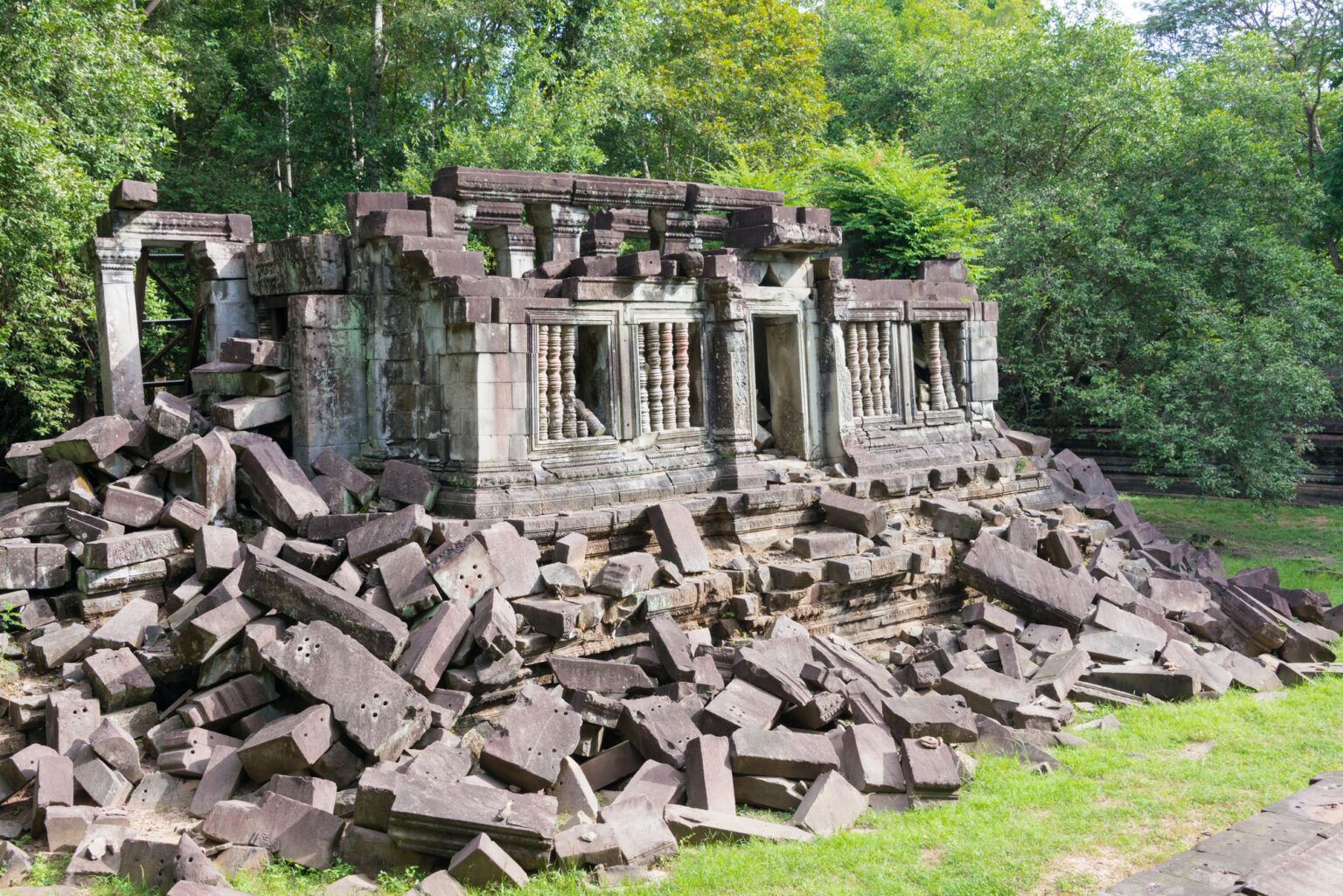 17 Hidden Temples Found in Jungle Trails