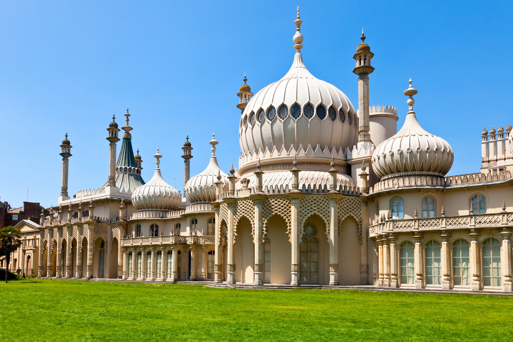 15 Most Extravagant Royal Palaces Around the World