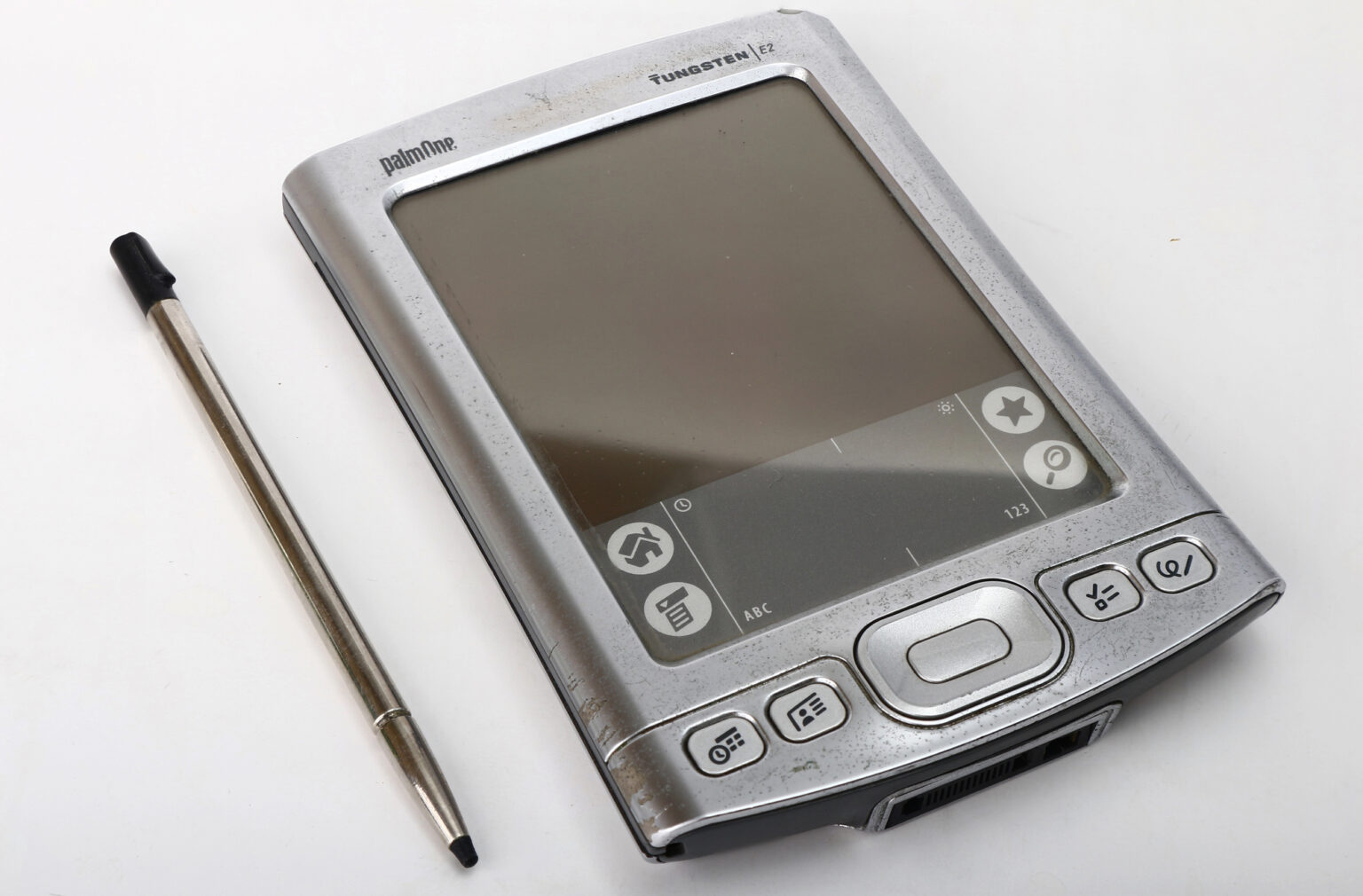 13 Old Tech Brands That Don't Exist Anymore