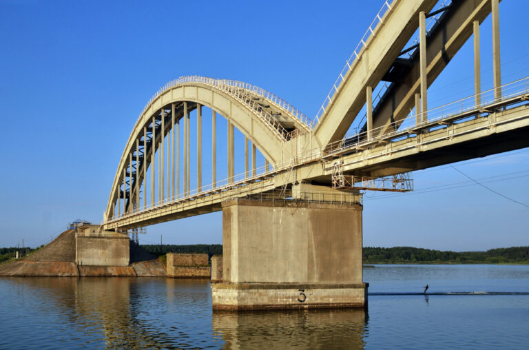 17 Bridges Known for Their Unique Designs