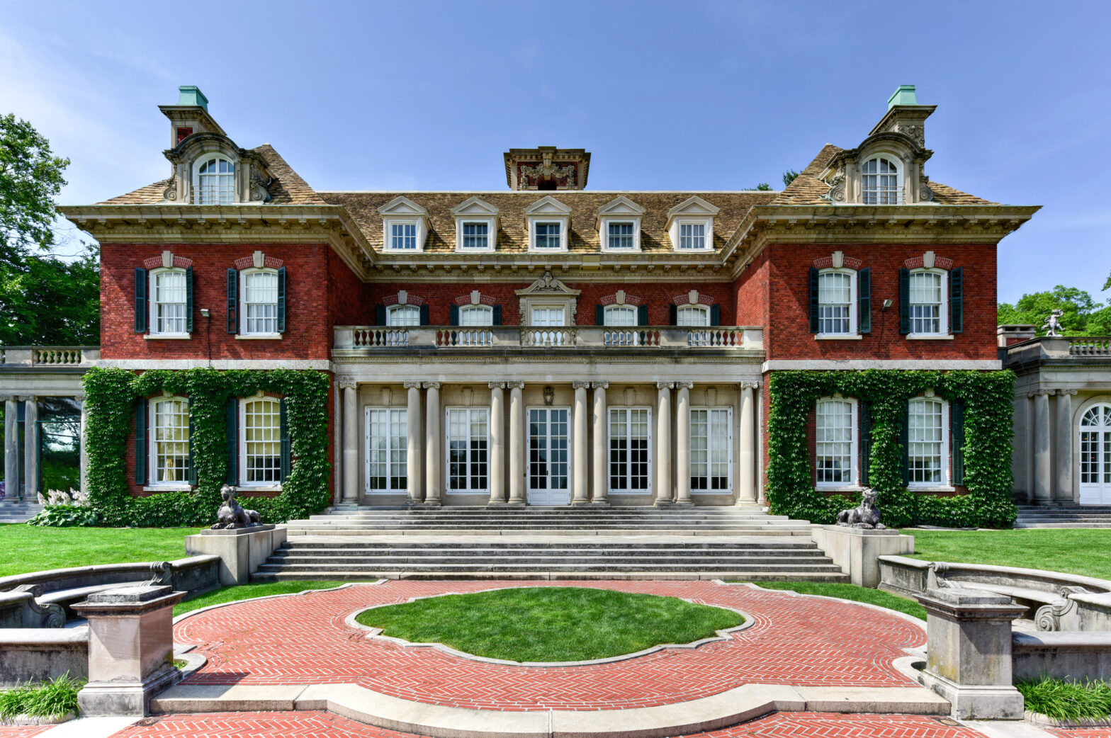 15 Famous Movie Sets With Hidden Details