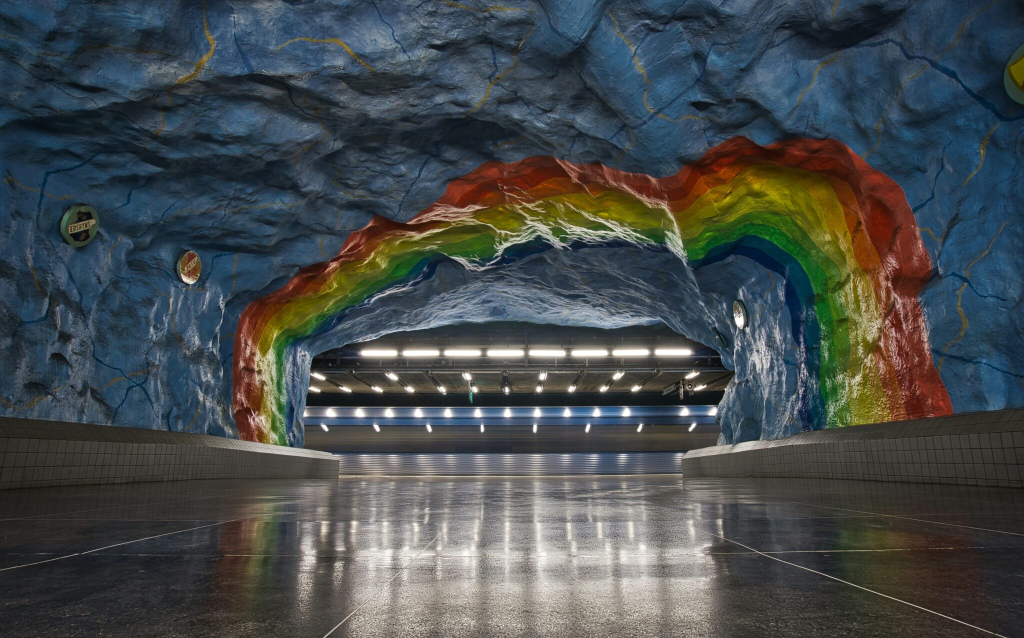 Subway Stations That Look Like Art Galleries