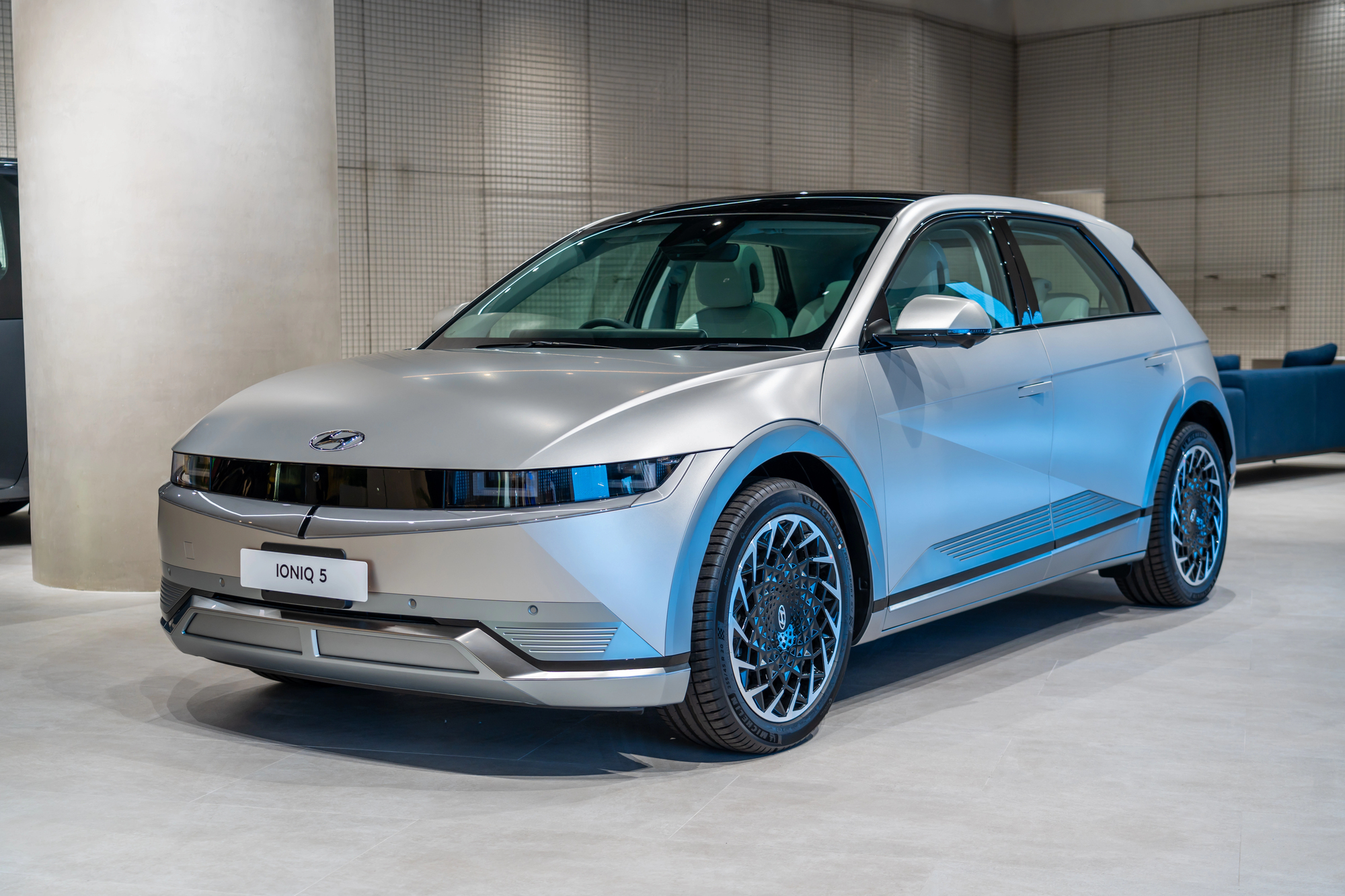 Amazing Cars That Can Park Sideways